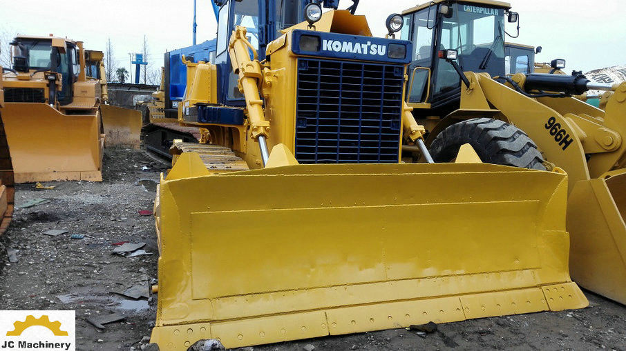 Original Japan Used Komatsu Bulldozer D85-18 Crawler Type Attached Ripper