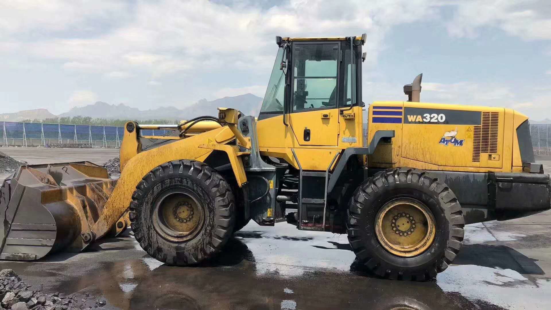 Original Japanese Used Payloaders Komatsu WA320 With Strong Komatsu Engine